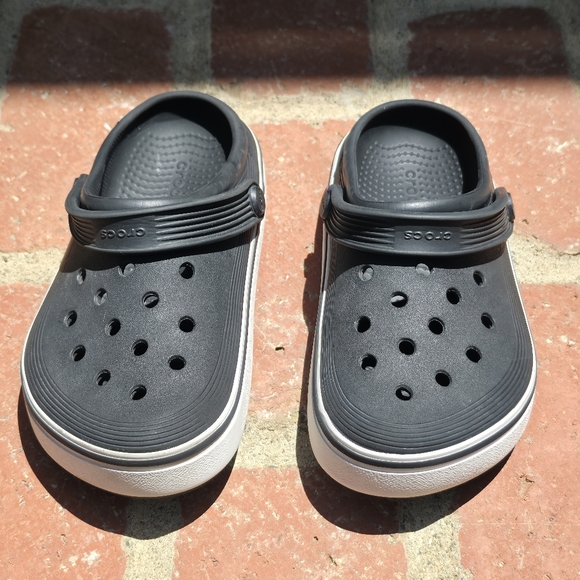 CROCS | Shoes | Crocs Off Court Clog Kids 2 Black White Comfy | Poshmark